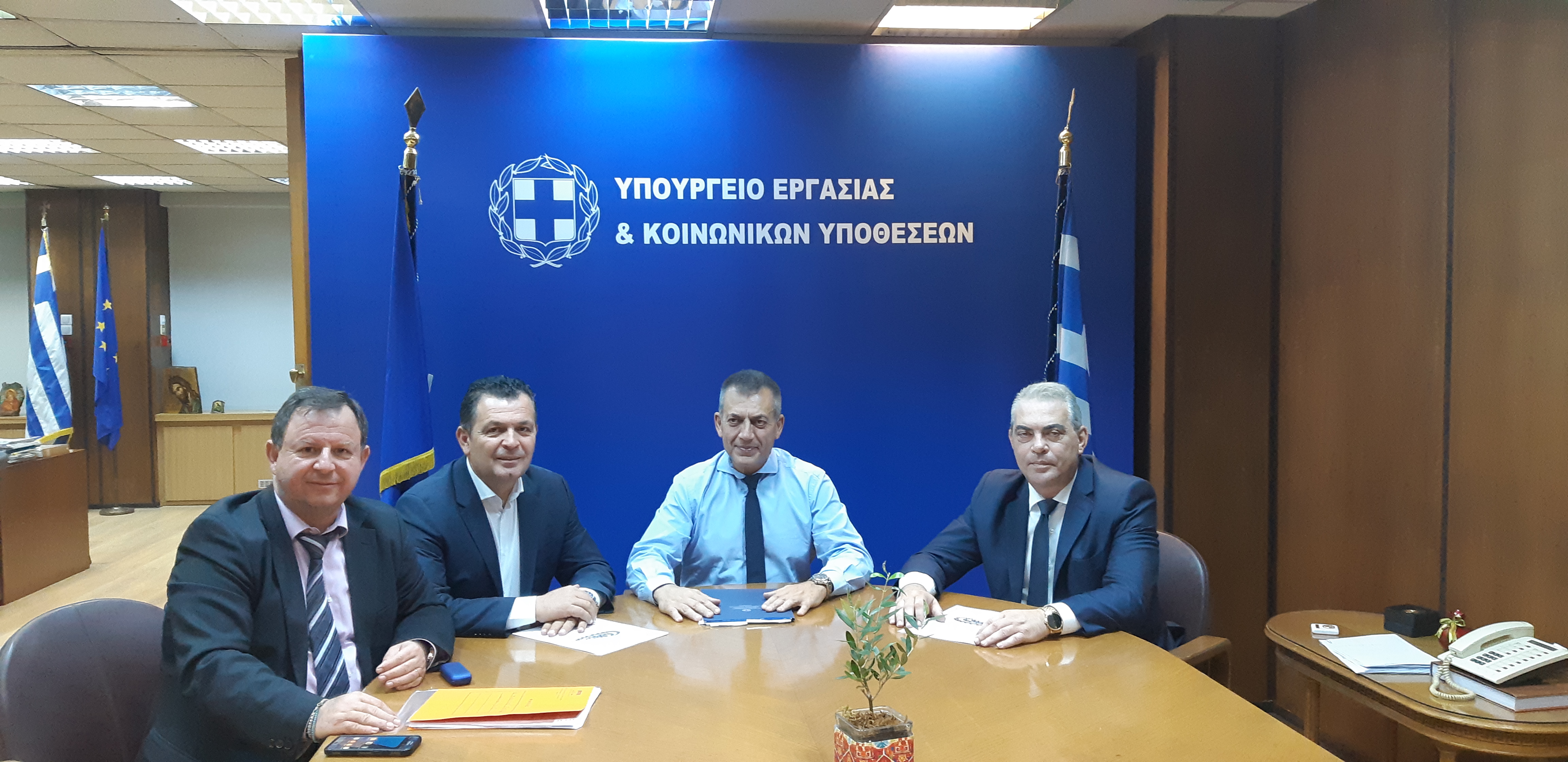 Συνάντηση του Χρήστου Μπουκώρου με τον Υπ. Εργασίας για εργασιακά και ...
